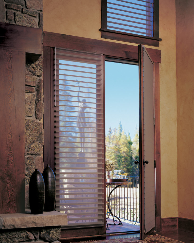 4 Ways: Impress Your Guests with Motorized Window Shades